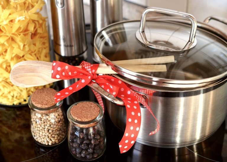 Kitchen Closing Checklist (Detailed Guide!)